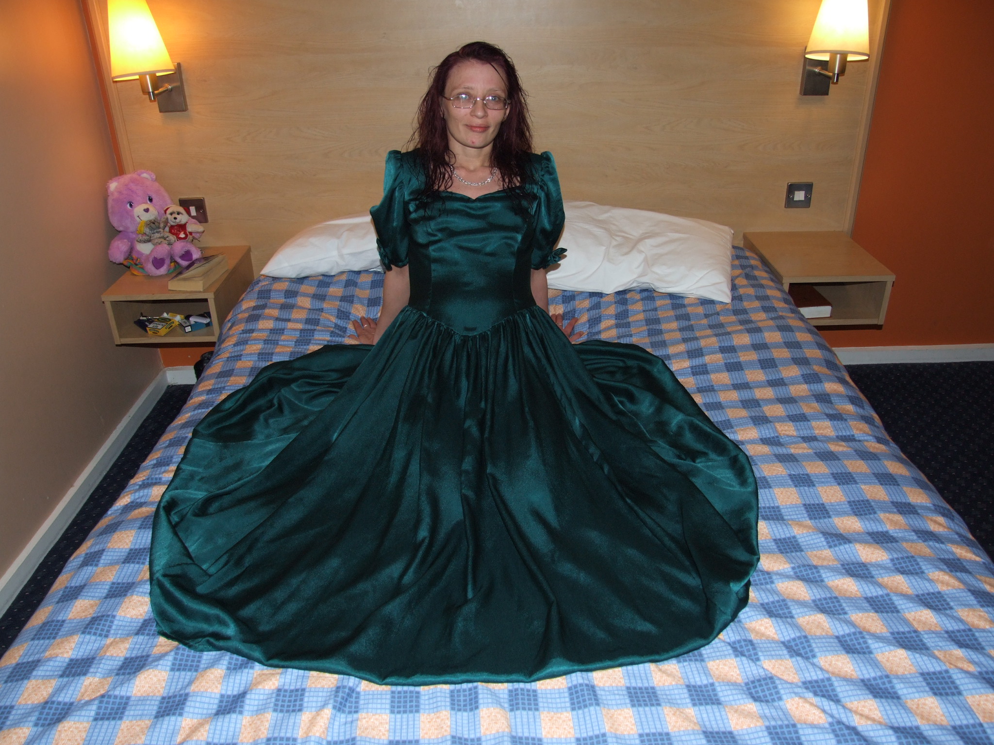 Drenching the Green - Lady Jasmine soaks a green satin ballgown